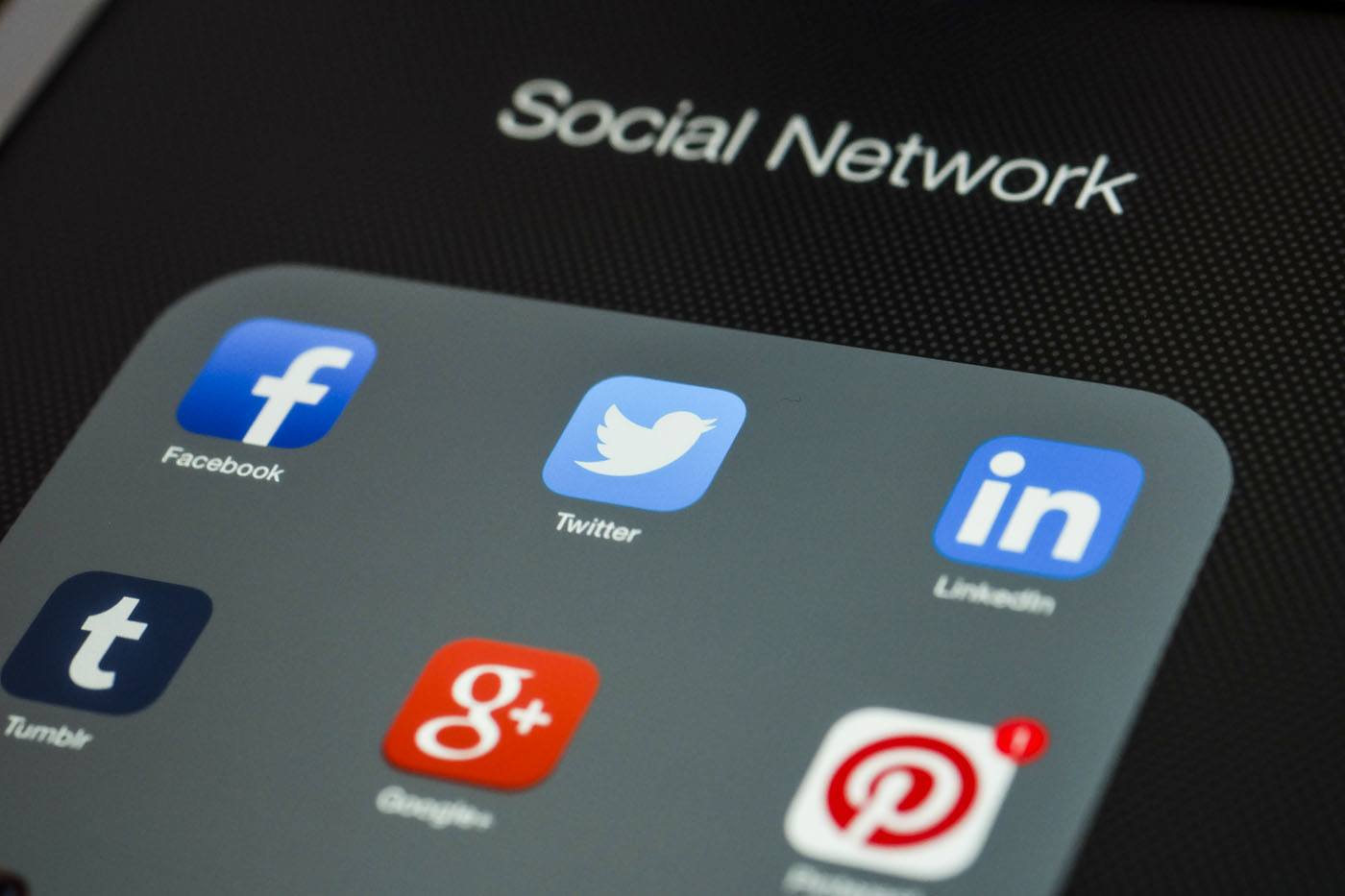 Promote a landing page: how to combine it with social media activities?